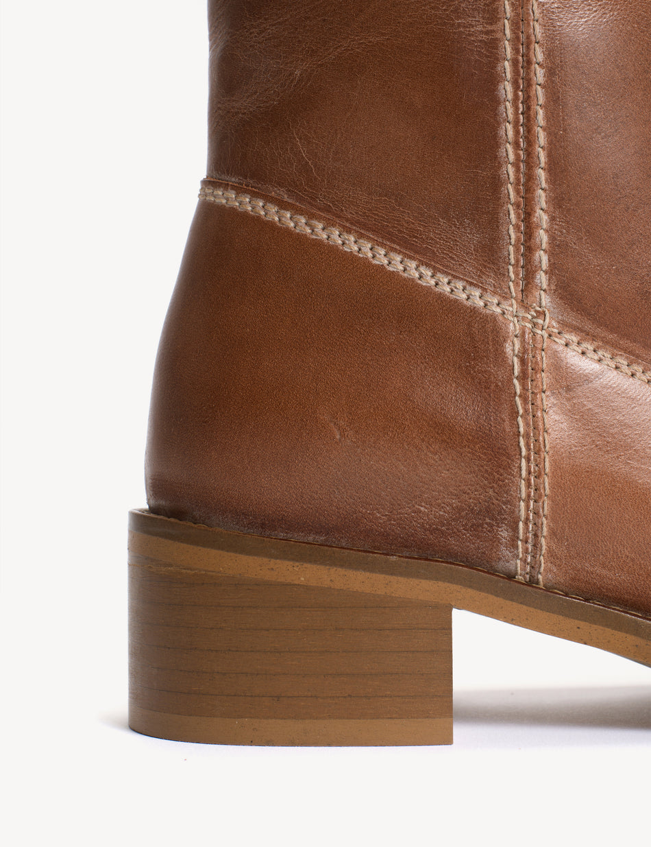 Julia Gaucho Boot In Cognac Escovado Leather - Dico Copenhagen